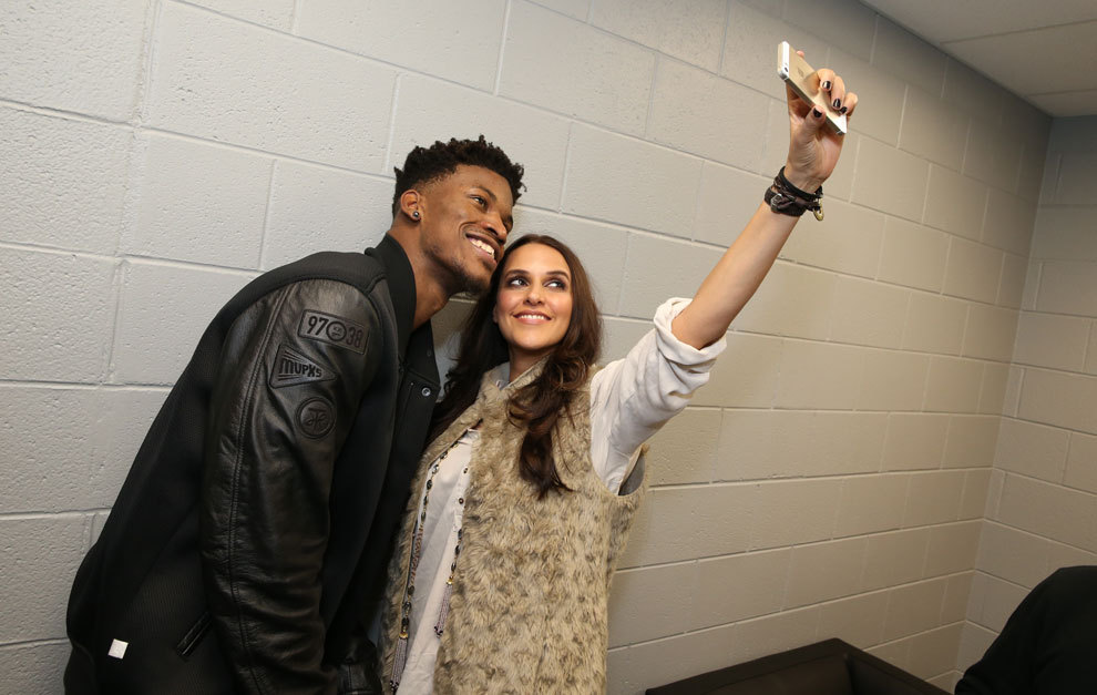 Neha dhupia se fotografía junto a jimmy butler | Marca.com