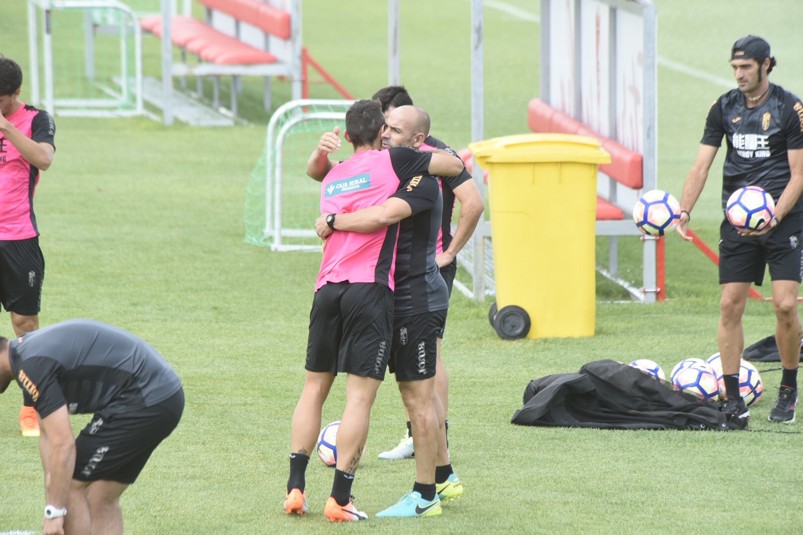 Paco Jemez says goodbye to Granada squad - Foto 6 de 7 | MARCA English