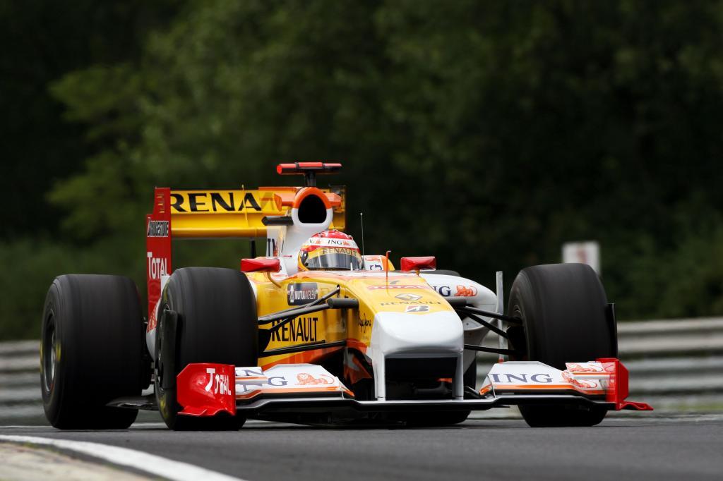 Formula One: The renault r29 used in f1 (2009) | MARCA English