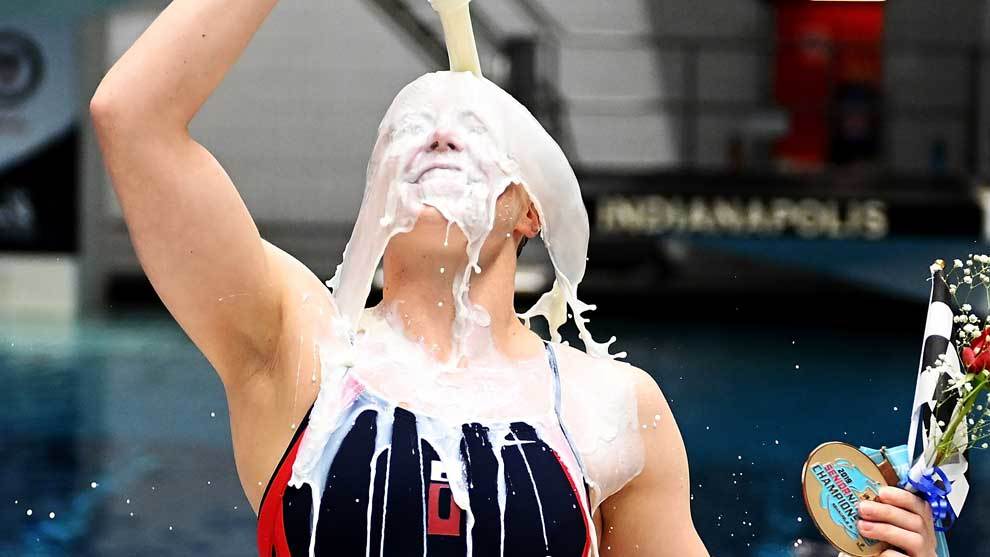 Natación: Amy magana celebrates win with bottle of milk | MARCA English