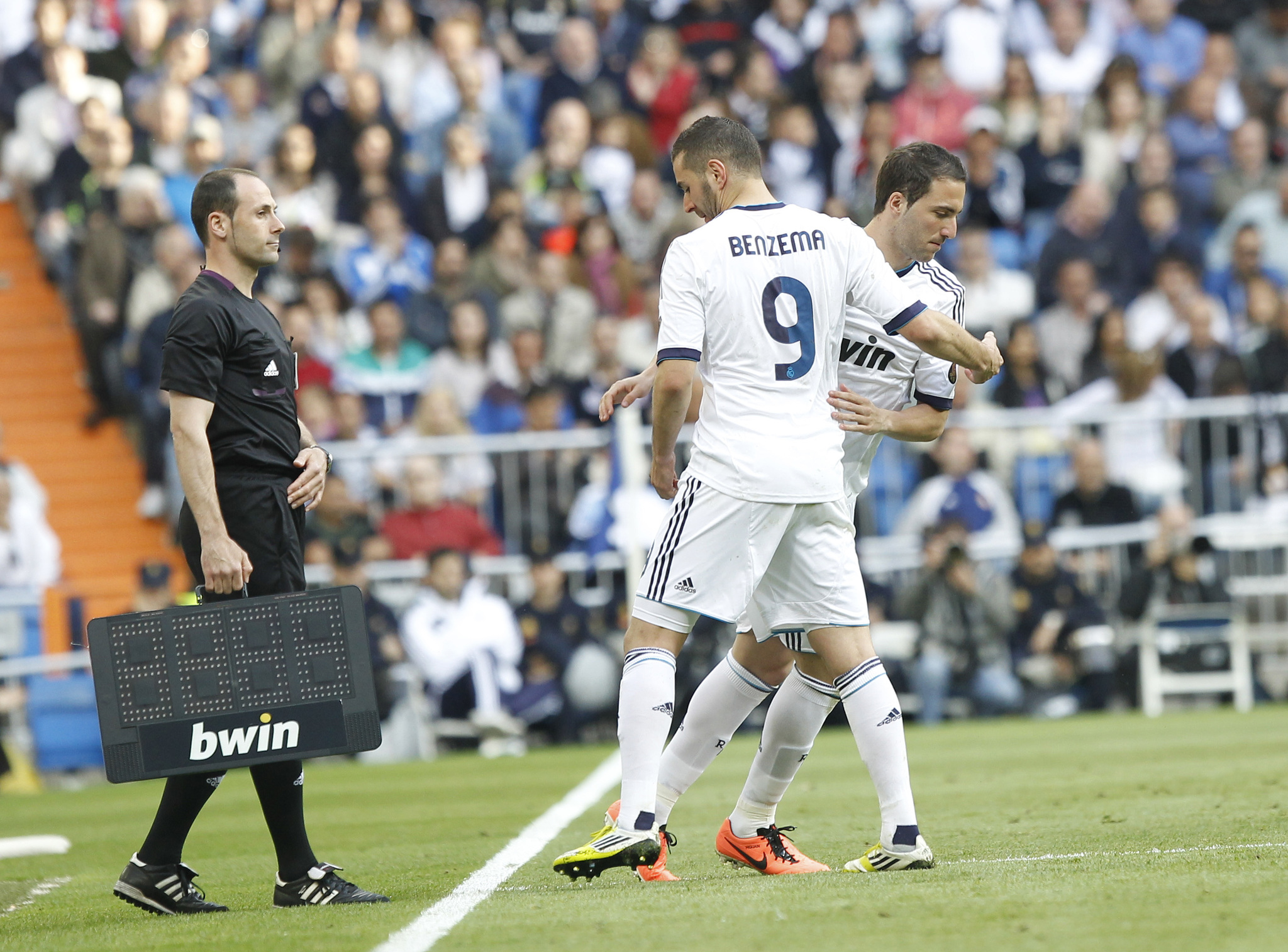 Real Madrid: Benzema e Higuaín, como el perro y el gato: el día que ...