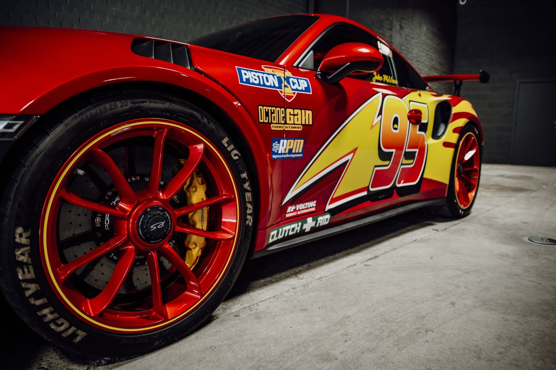 Man buys a Porsche with 500 hp for 208,000 euros to make a replica of ...