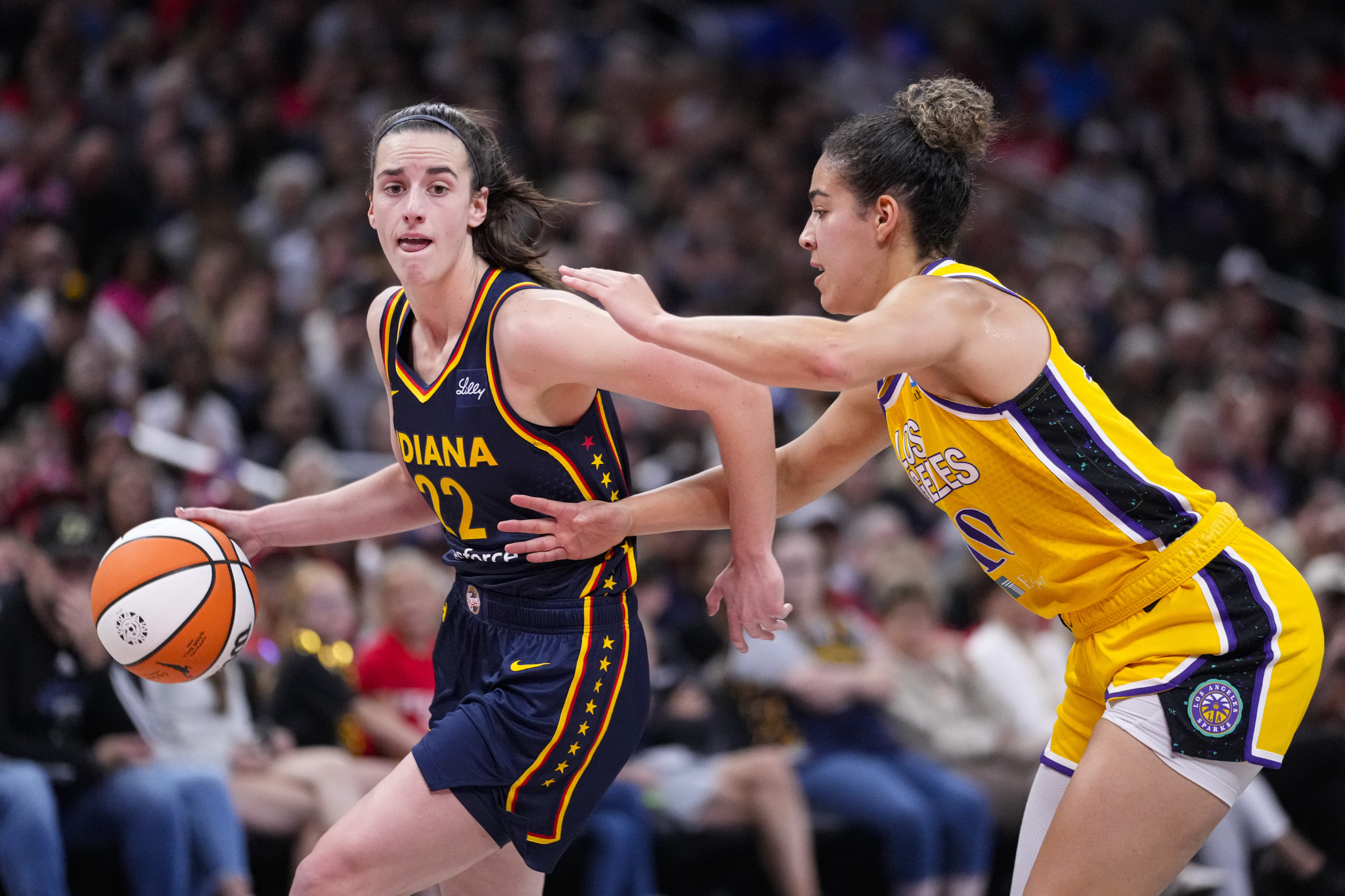 Historical Caitlin Clark's shots sparked a debate between WNBA fans | Marca