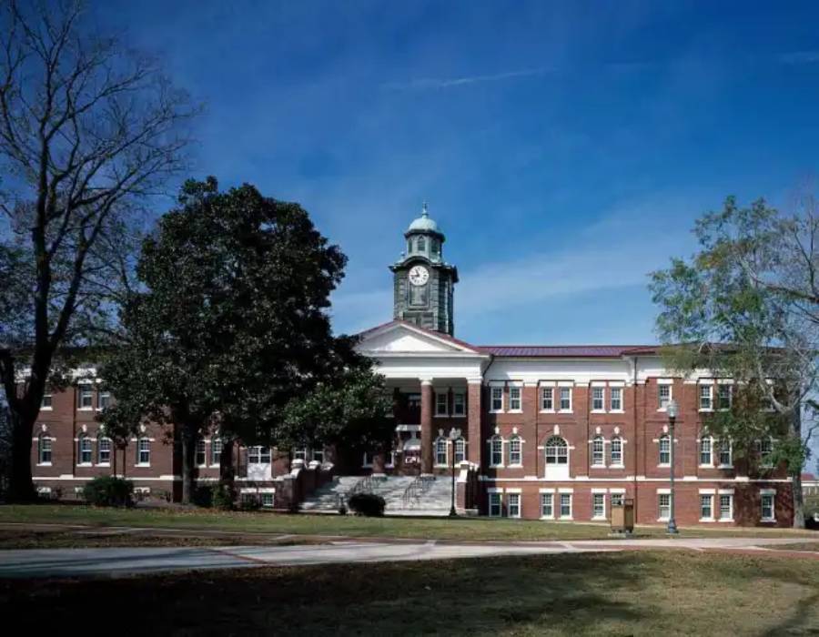A new shooting at a US university leaves at least one dead and 16 ...
