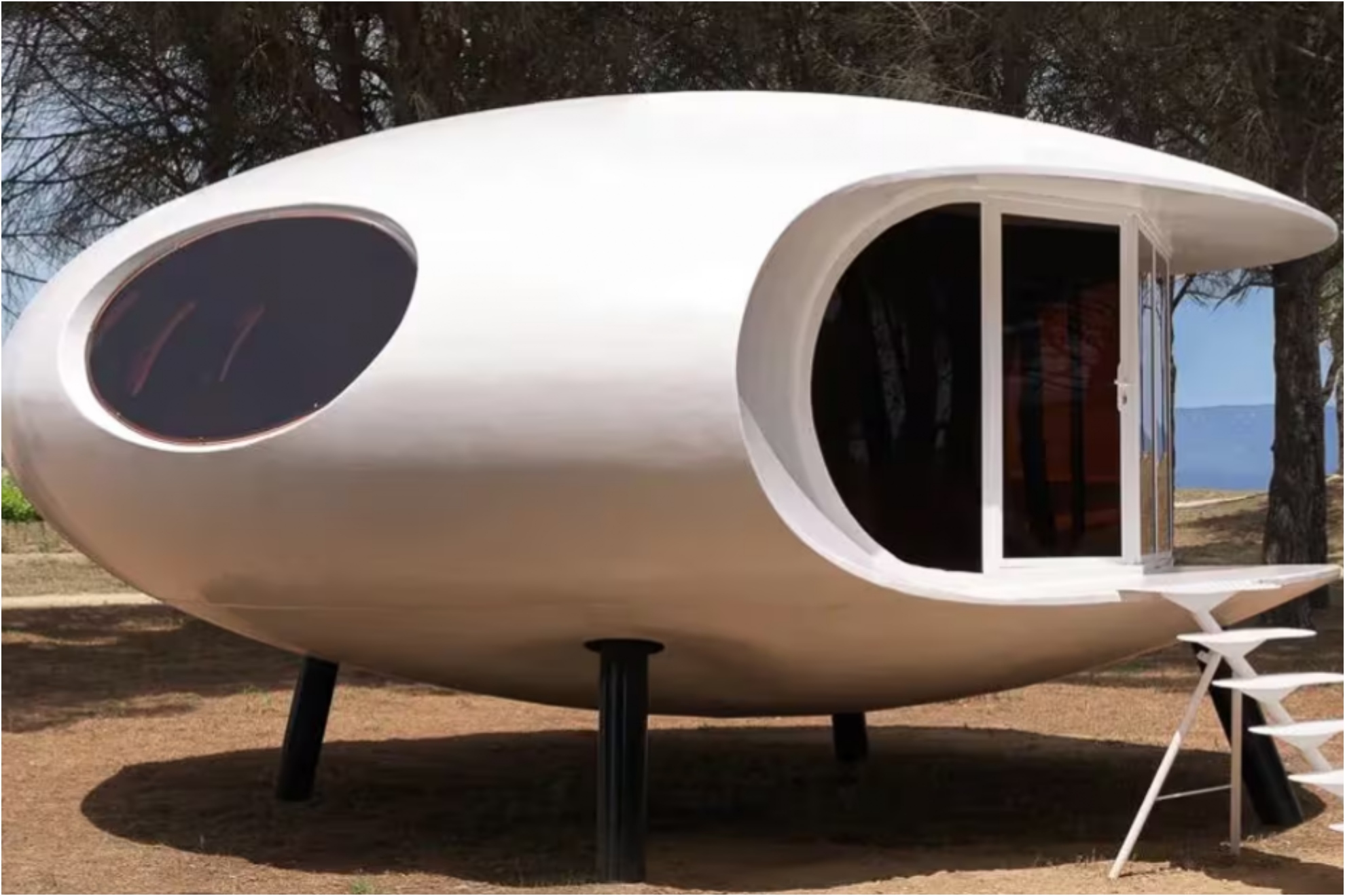 Brad Pitt buys 'the UFO house': a prefabricated house in Spain to take ...