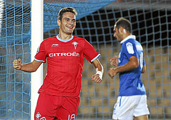 David Rodríguez llega al ataque del Sporting - MARCA.com
