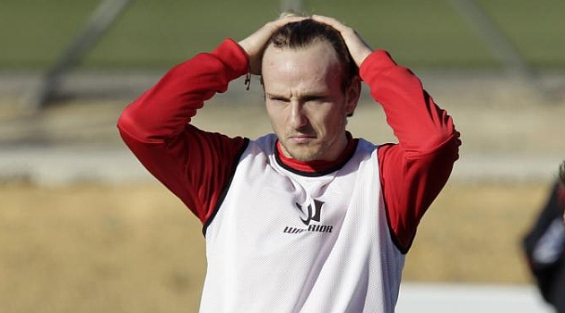 Caras largas en el Sevilla en una sesión con Rakitic - MARCA.com
